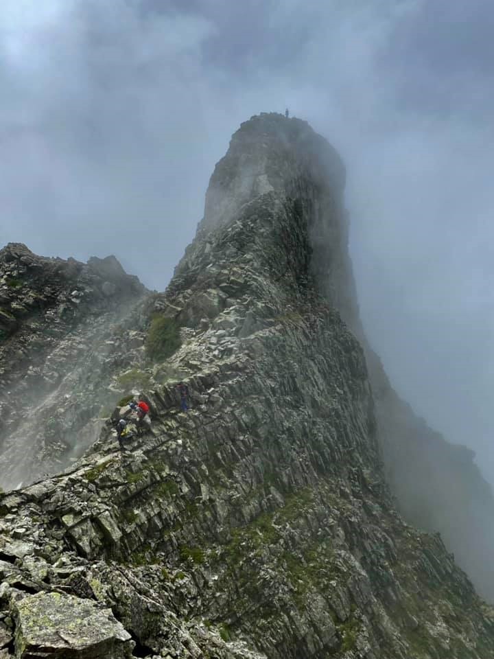 0000f – Circle be unbroken